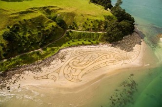 Gyönyörű "homok-grafikák" a tengerparton - csak pár óráig láthatók ...